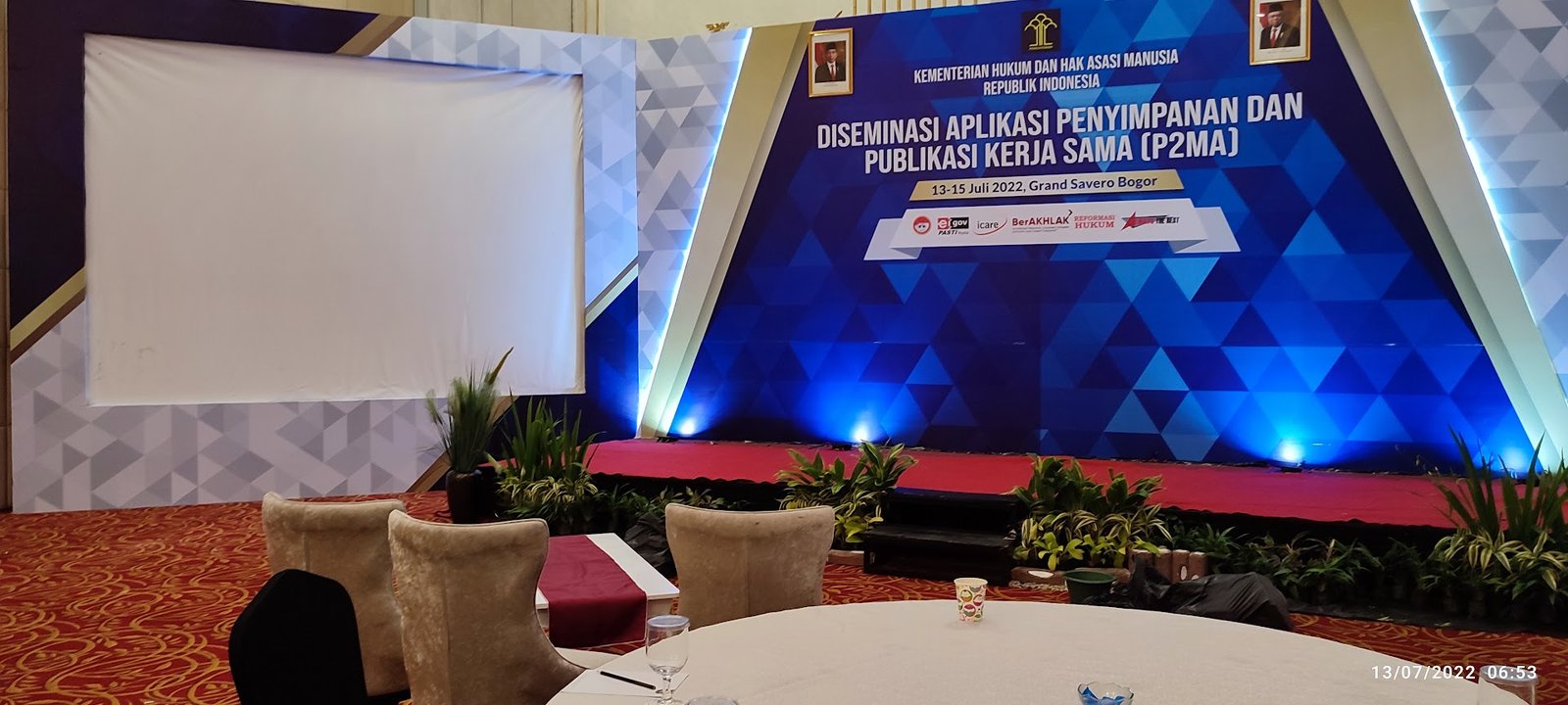 Backdrop Projector - Jasa Backdrop Event